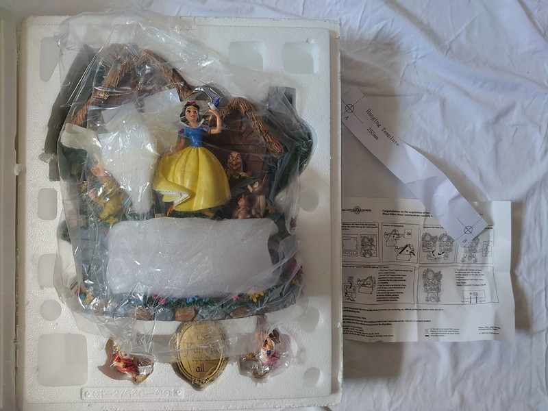 Disney Snow White and Seven Dwarfs Clock Lights Up And Plays Sounds ... Disney Snow White and Seven Dwarfs Clock Lights Up And Plays Sounds ...